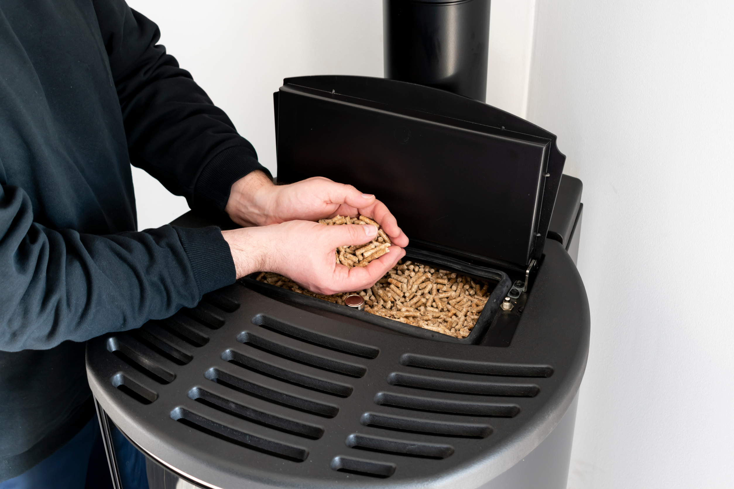 Jak dostać dofinansowanie do pieca na pellet? Masz kilka możliwości - Deccoria.pl