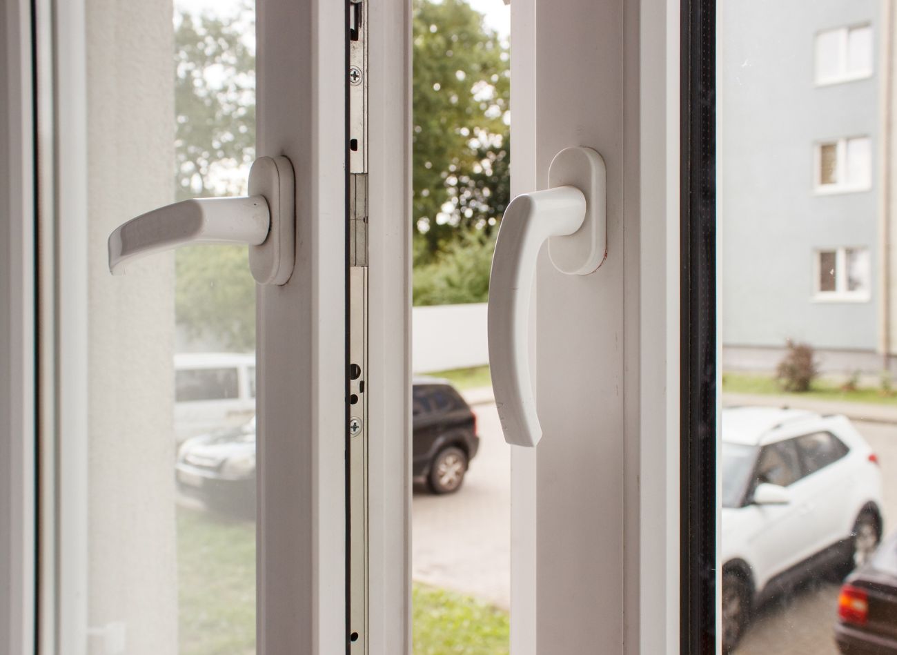 Regulacja okien zima-lato. Jak zmienić tryb w oknach na zimowy, dlaczego trzeba to robić ...